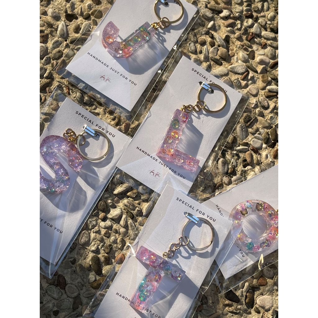 Jual Alphabet Letter Keychain Resin Gantungan Kunci Huruf Ganci Custom ...