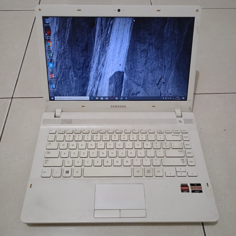 Jual Laptop Merek Samsung 275E, Window 10 + Office - Processor AMD E2 ...