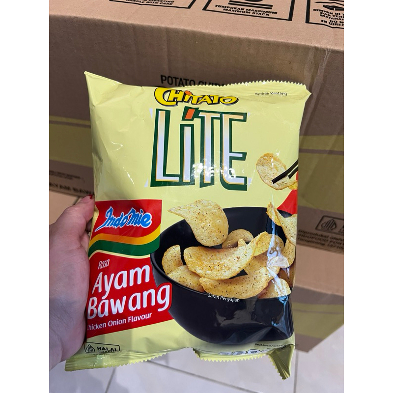 Jual KERIPIK KENTANG CHITATO LITE INDOMIE AYAM BAWANG POTATO CHIPS ...