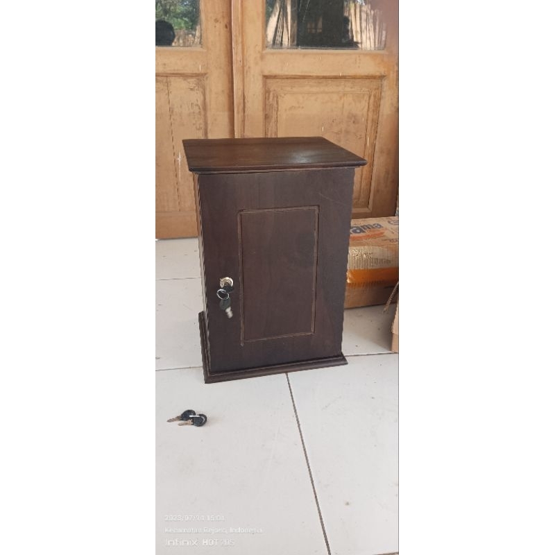 Jual lemari brangkas lemari obat apotek dari kayu jati dengan 2 pintu ...
