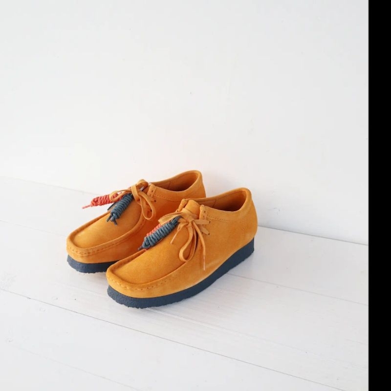 Jual Clarks Wallabee Yellow / Blue Original | Shopee Indonesia