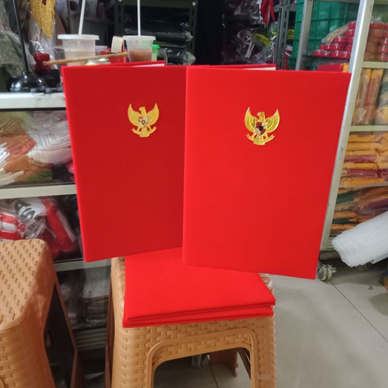 Jual Map bludru map upacara pancasila+garuda coating ukuran A4 ready ...
