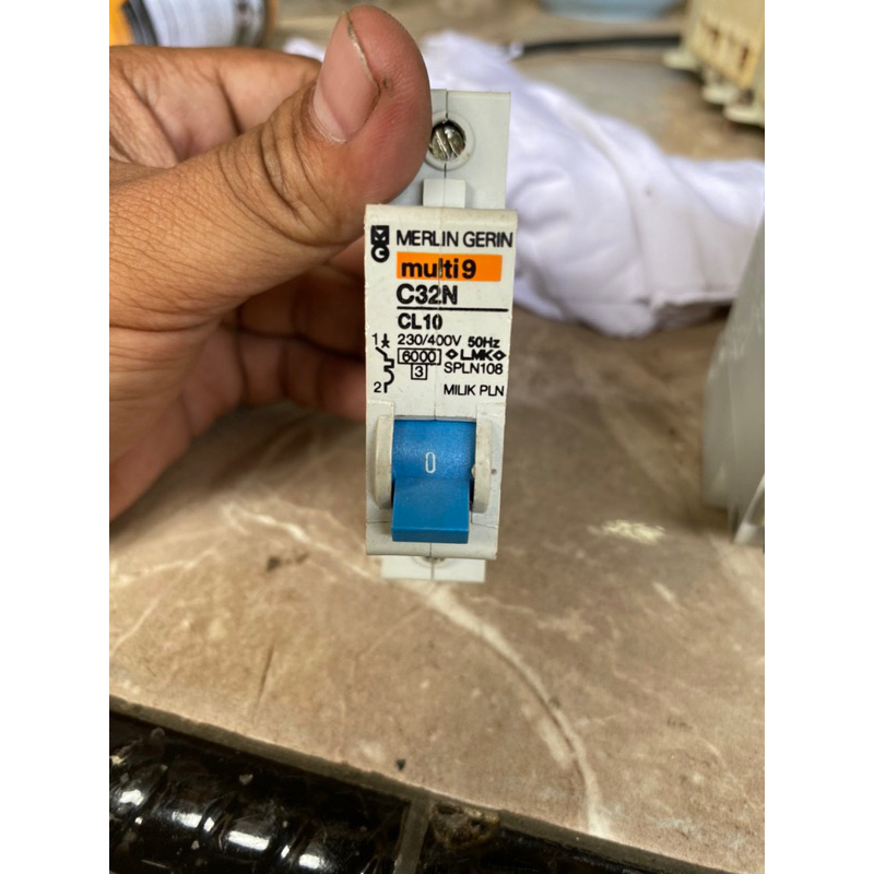 Jual mcb pln 1p 10A | Shopee Indonesia