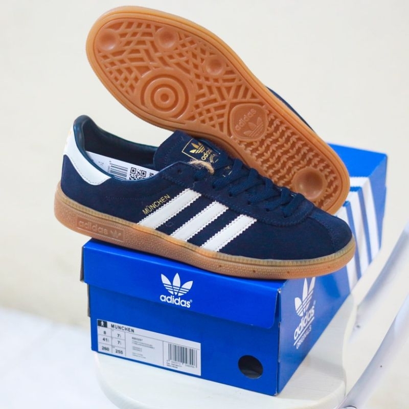 Jual Sepatu Pria Adidas Munchen Navy List White SolGum Original ...