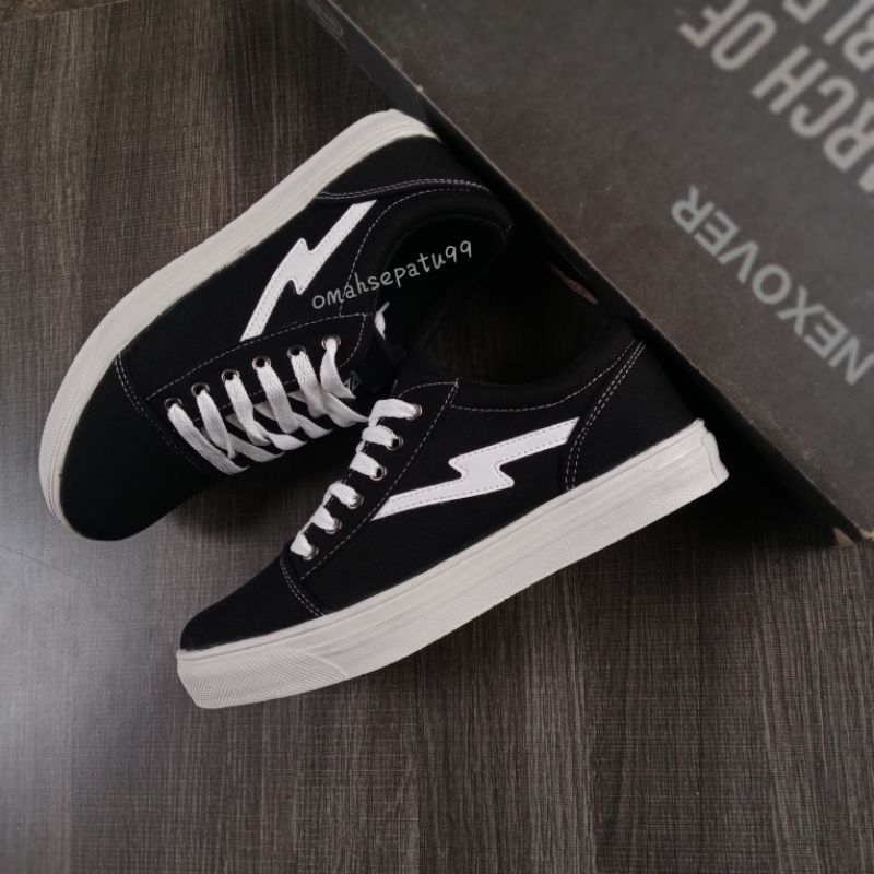 Jual Sepatu sneakers petir casual hitam putih terbaruI NEXOVER | Shopee Indonesia