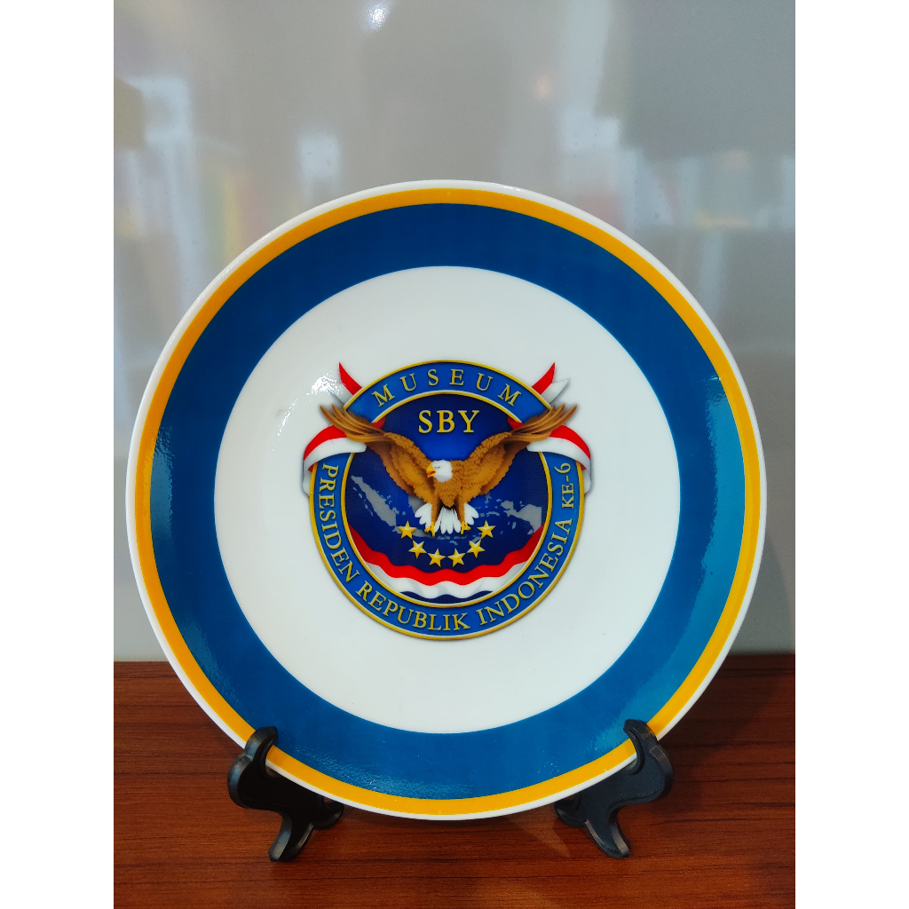 Jual Piring Hias Logo Museum Exclusive By Museum dan Galeri Seni SBY ...