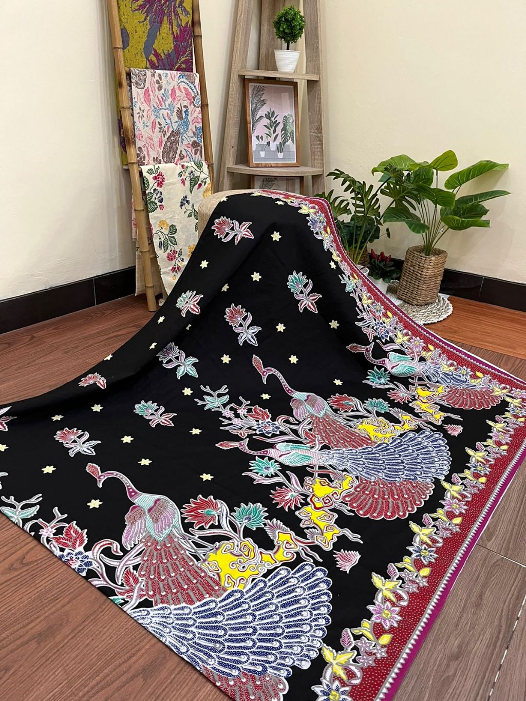 Jual Kain Batik SOLO motif burung merak | Shopee Indonesia
