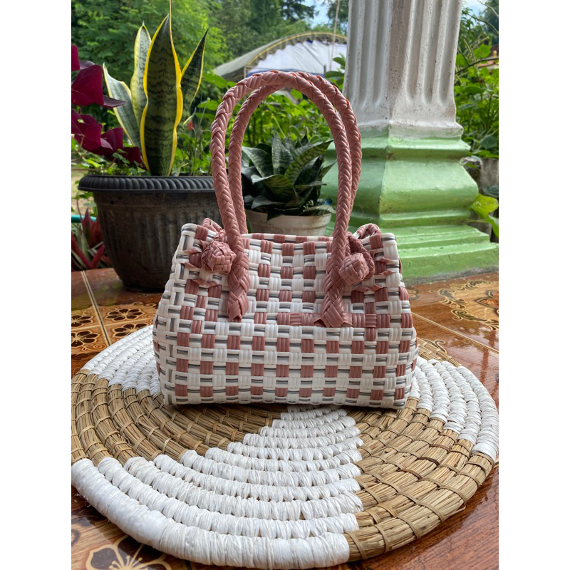 Jual Tas Anyaman Jally size mini xs kancing 2 by. istana_Anyaman ...