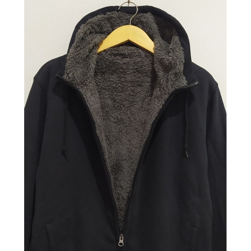 Jual Hoodie Zipper UNIQLO Serpa Hitam size L 100%ORI (masih kaya baru ...