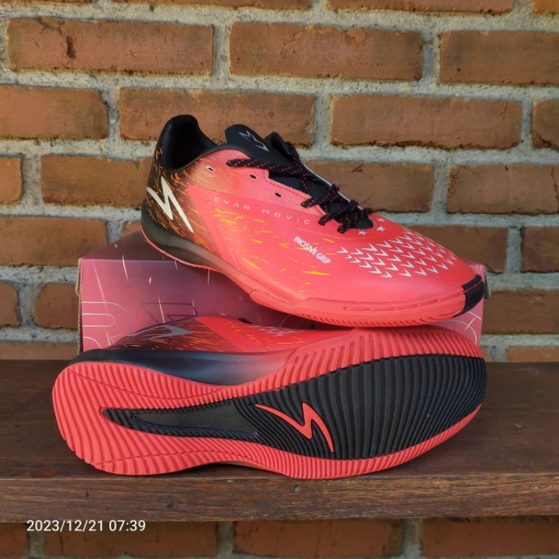 Jual SEPATU FUTSAL SPECS REACTO BLITZ PRO EVAN MOVIC SPECIAL EDITION ...