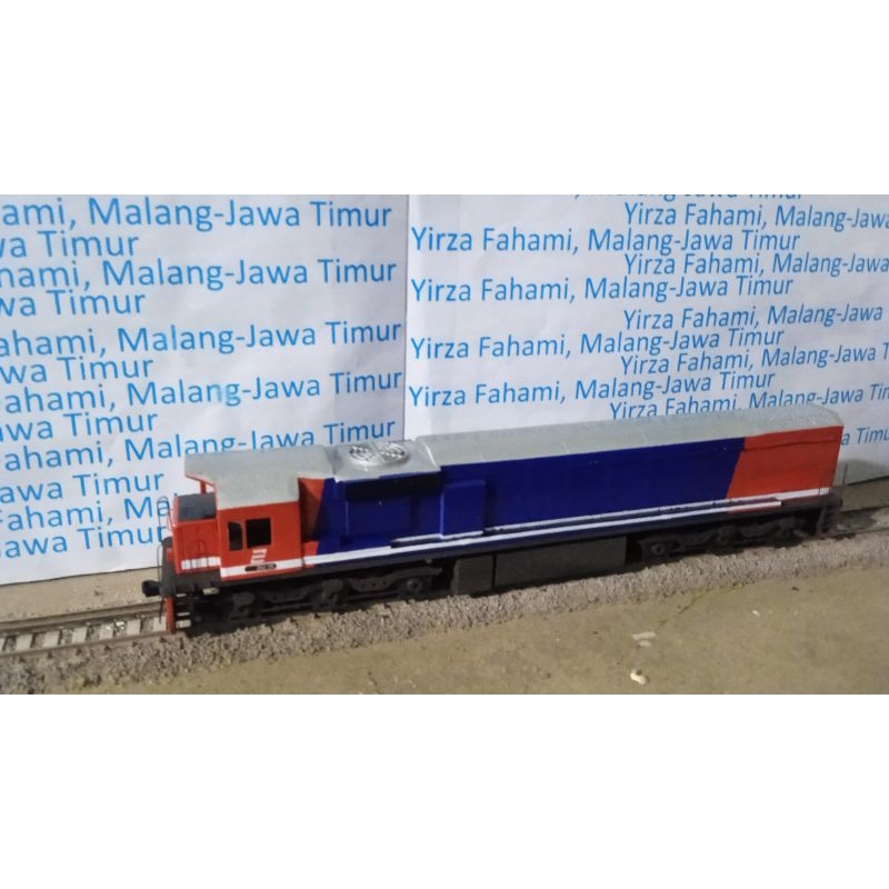 Jual Miniatur Lokomotif Kereta api CC 202 Livery Merah Biru Perumka ...