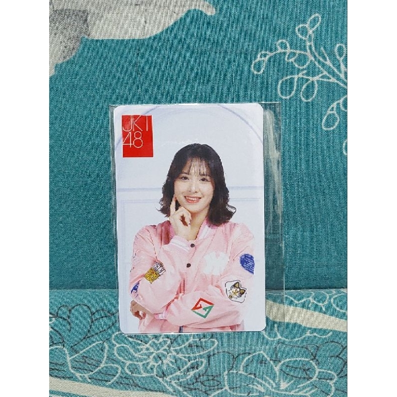Jual Photocard JKT48 x J Trust Bank Zee Edisi ke 2 Pose Gemesh | Shopee Indonesia