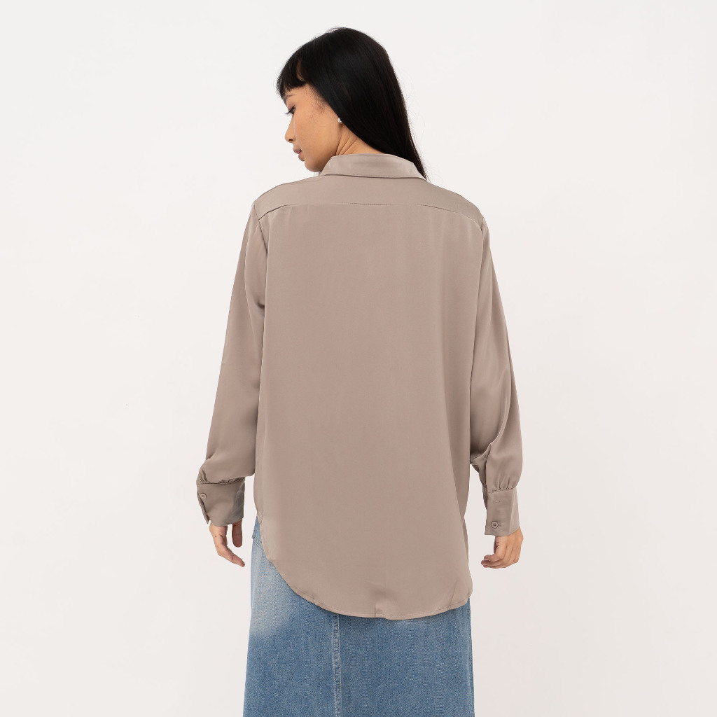 Jual AKAYE - KEMEJA WANITA SILK DAKOTA | Shopee Indonesia
