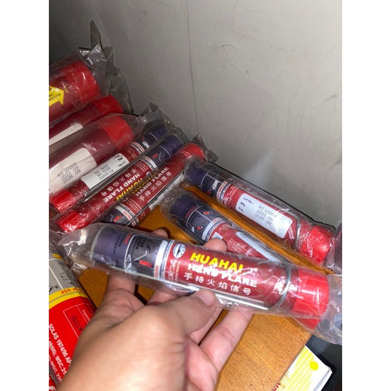 Jual RED HAND FLARE HUAHAI EXP TERBARU SIGNAL SOS KAPAL | Shopee Indonesia