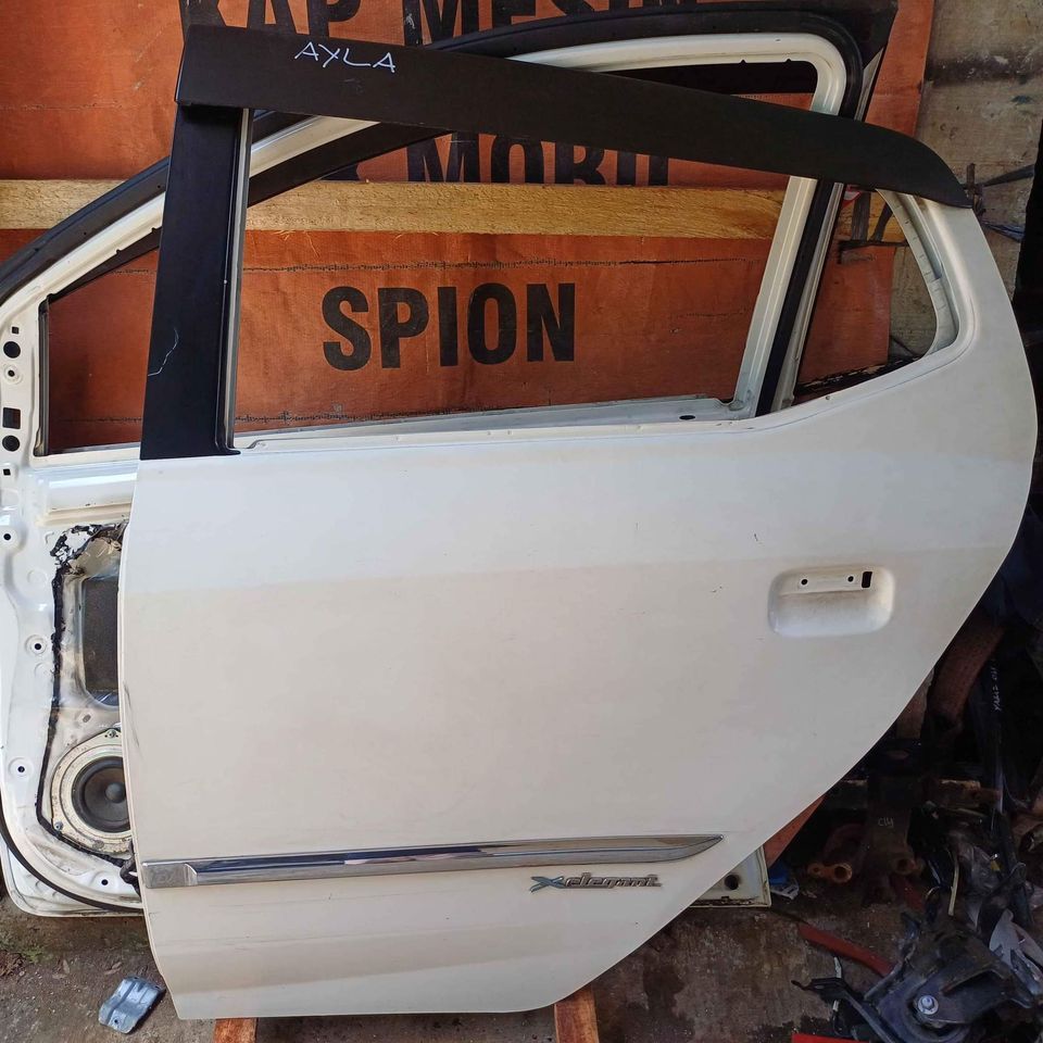 Jual Panel Pintu Mobil Agya Ayla Tengah Kiri Putih Original Copotan ...