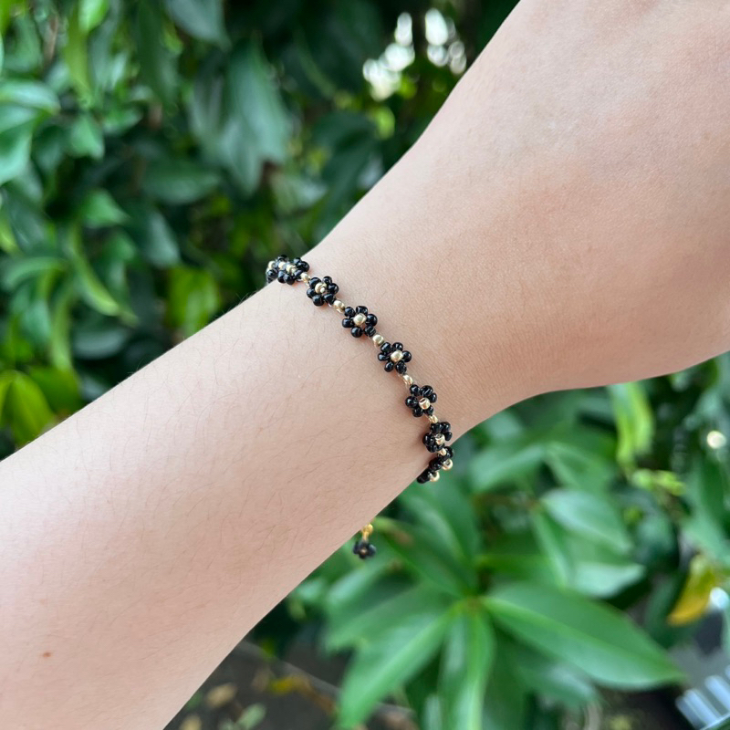 Jual Full Daisy 1 Beads Bracelet | Gelang Manik Bunga / Daisy Aesthetic ...