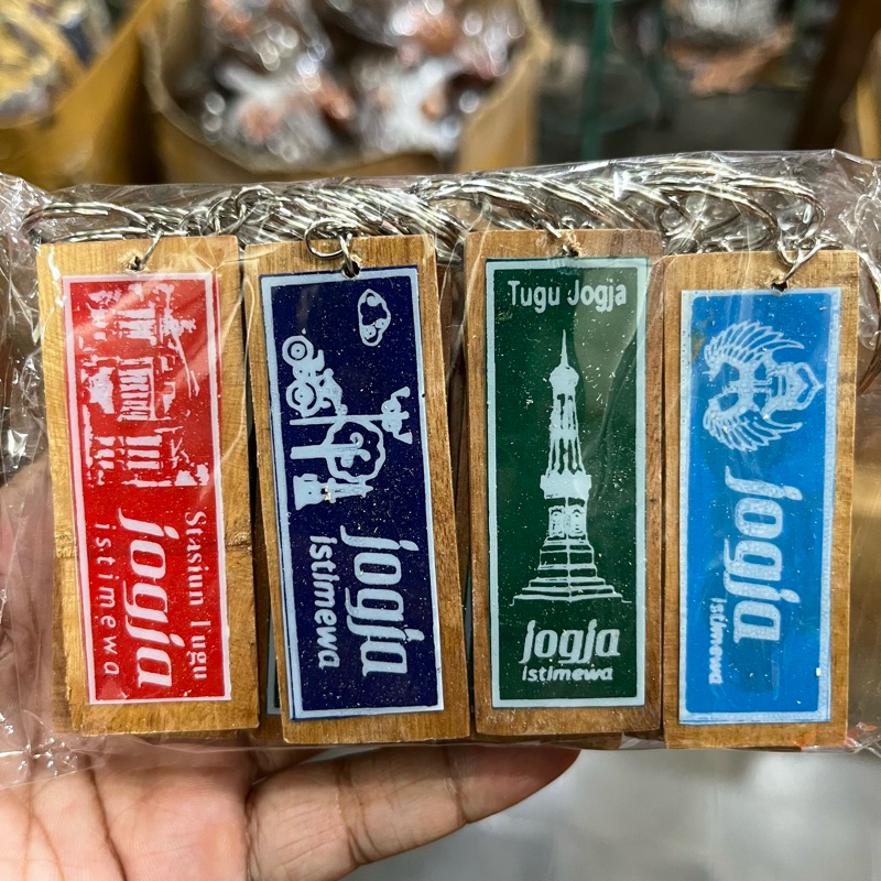 Jual Souvenir Gantungan Kunci Khas Malioboro Jogja Bahan Kayu 1 Kodi (isi 20pcs) | Shopee Indonesia