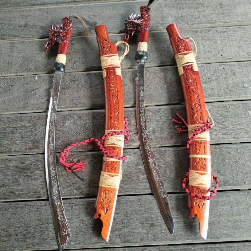Jual (HOBI KOLEKSI) MANDAU KHAS DAYAK Motif jimpul laes baja putih 80 ...