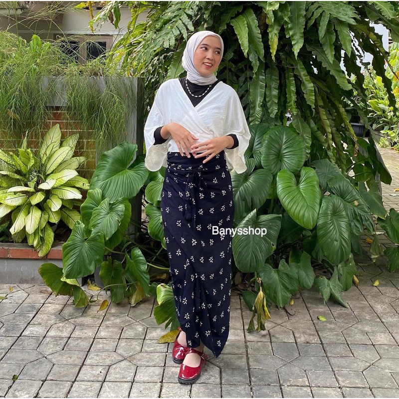 Jual One Set Kebaya Modern Kekinian | Atasan Brokat Simpel | Bawahan ...