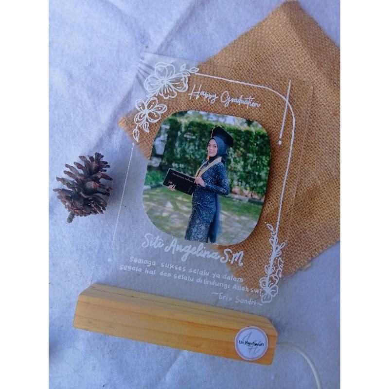 Jual Acrylic Custom/Kado Wisuda/Hampers/Foto Wisuda/Kado Murah/ kado ...