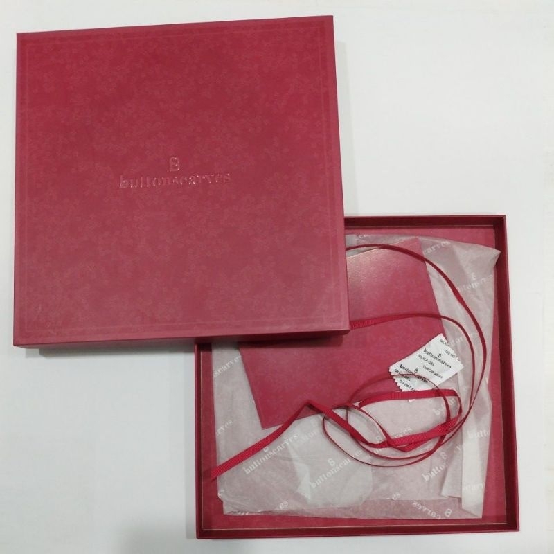 Jual BOX BUTTONSCARVES SET (Box Asli Buttonscarves) | Shopee Indonesia