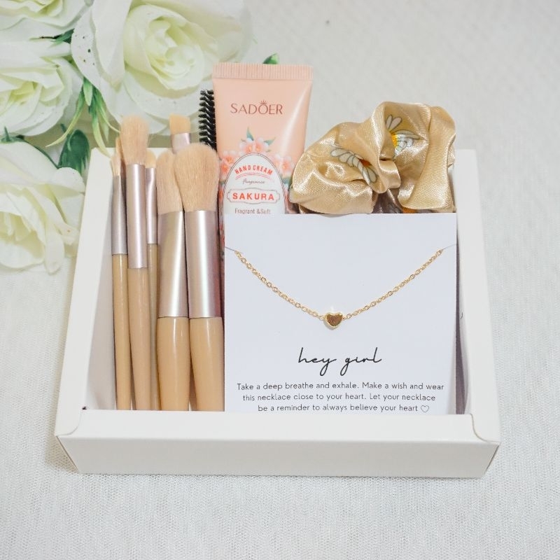 Jual hampers bridesmaid / kado pacar cewek /gift box sempro wisuda ...