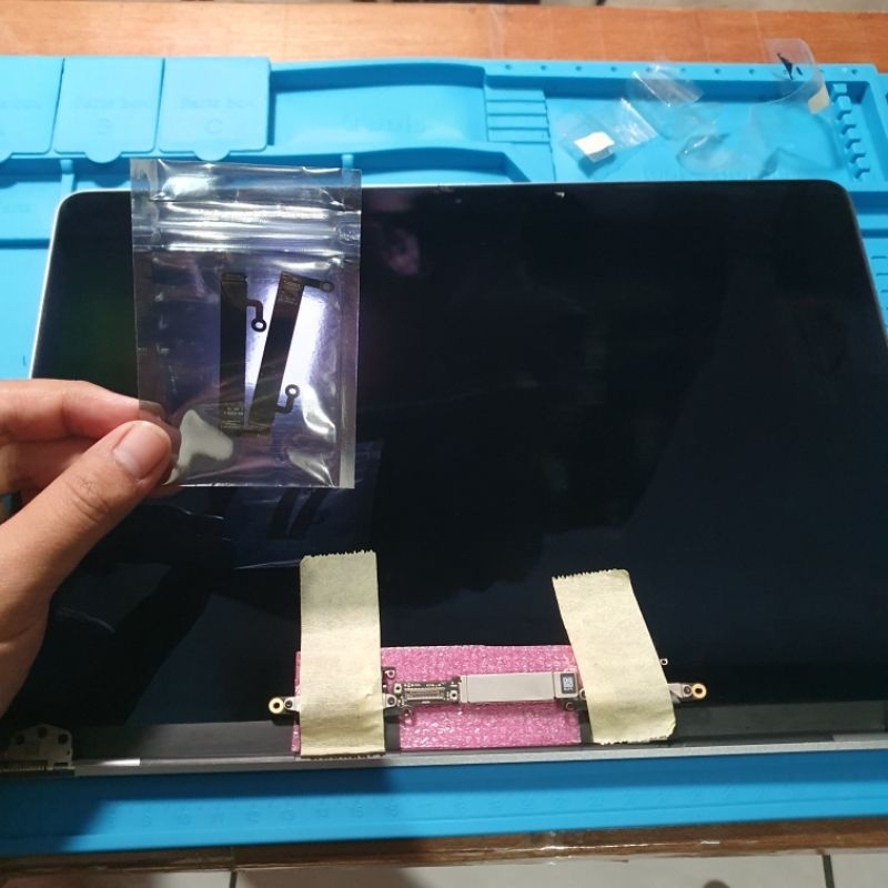 Jual LCD SET Macbook Pro 2017 13in A1708 rusak korban flexgate | Shopee ...