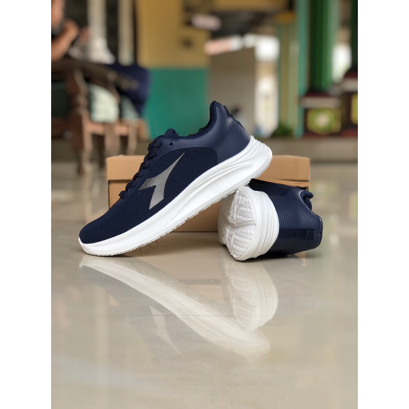 Jual Sepatu lari Diadora huxley navy (ORIGINAL RESMI STORE) | Shopee ...