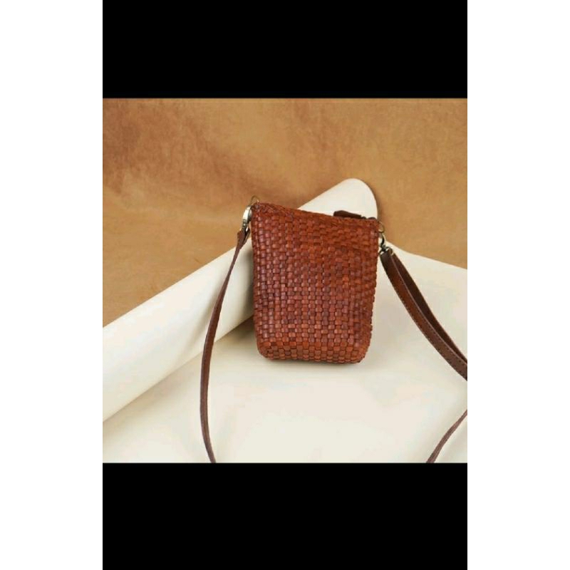 Jual Tas selempang mini anyam kulit sapi | Shopee Indonesia