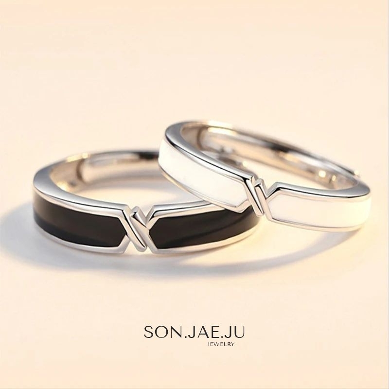Jual Cincin Couple Black and White Ring - 925 sterling silver | Shopee ...