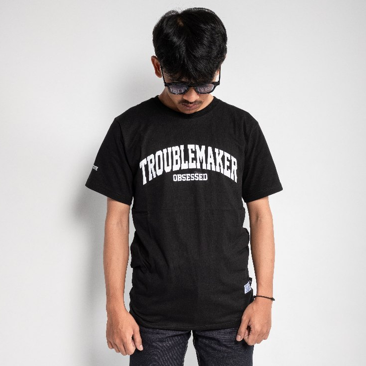 Jual Troublemaker | Tees - Font Hammer | Shopee Indonesia