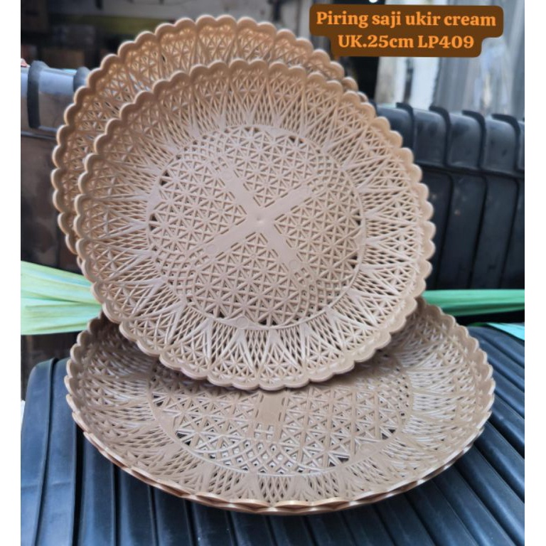 Jual Instan BARU Piring Anyaman Rotan Plastik isi 12 Pcs Piring Saji Ukir Cream 25cm Piring ...