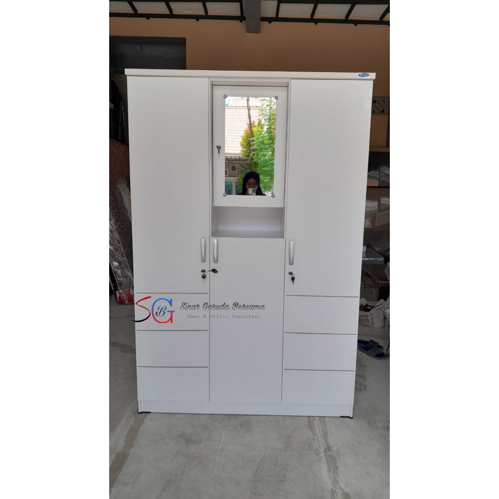 Jual LEMARI PAKAIAN KACA DALAM 3 PINTU / LEMARI BAJU KACA PENDEK WARNA ...