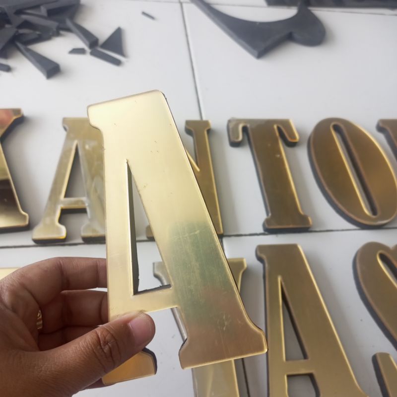 Jual Huruf dan angka akrilik gold 15cm custom | Shopee Indonesia