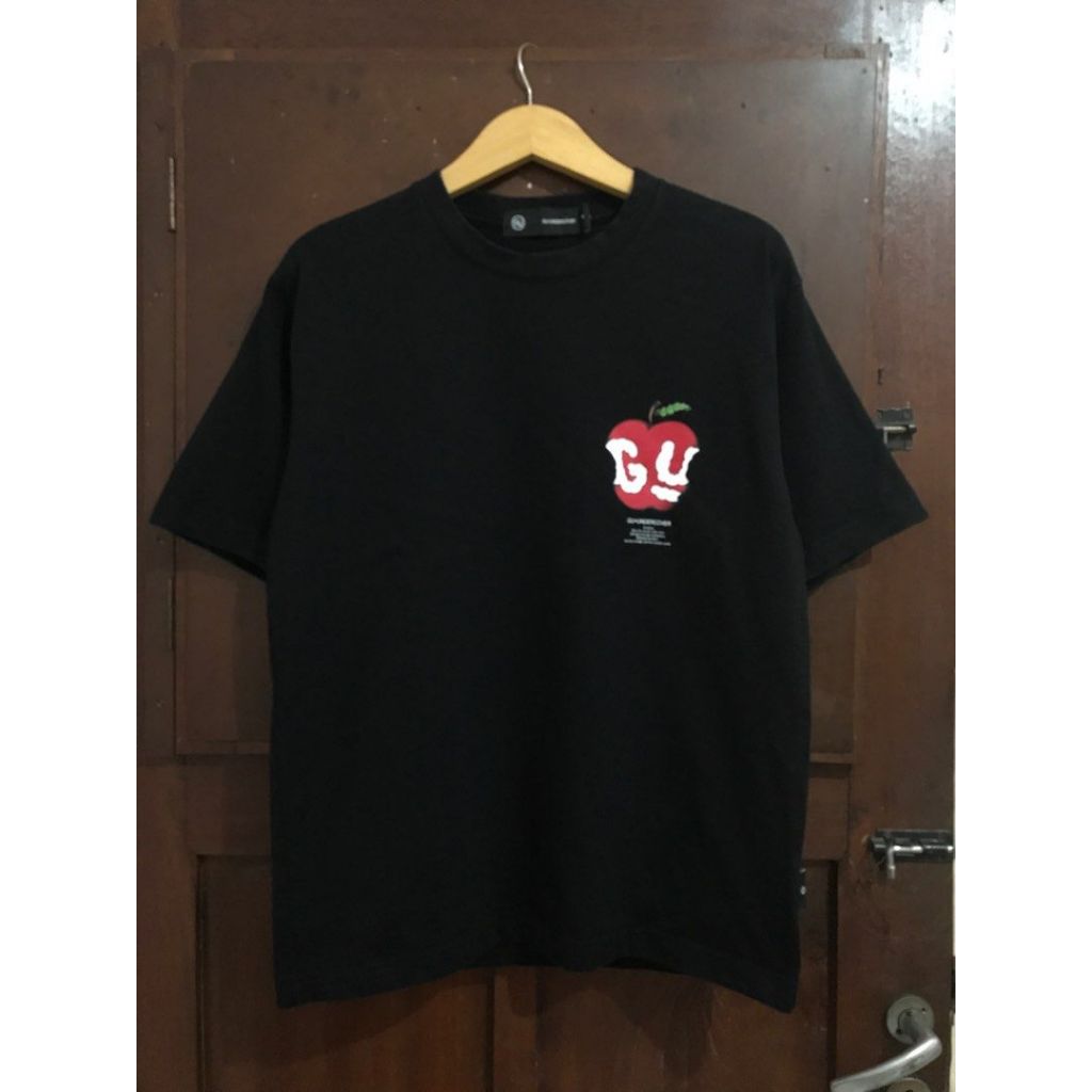 Jual GU x UNDERCOVER Apple T-Shirt | Shopee Indonesia