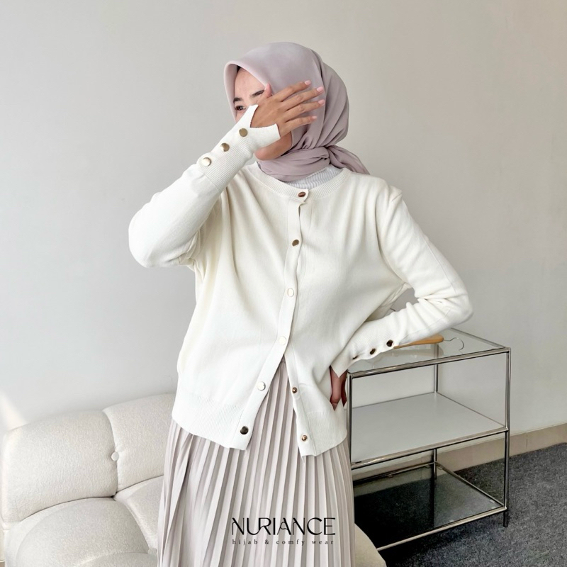 Jual NURIANCE - Lilly Button knit cardy (cardigan knit - kancing gold) | Shopee Indonesia