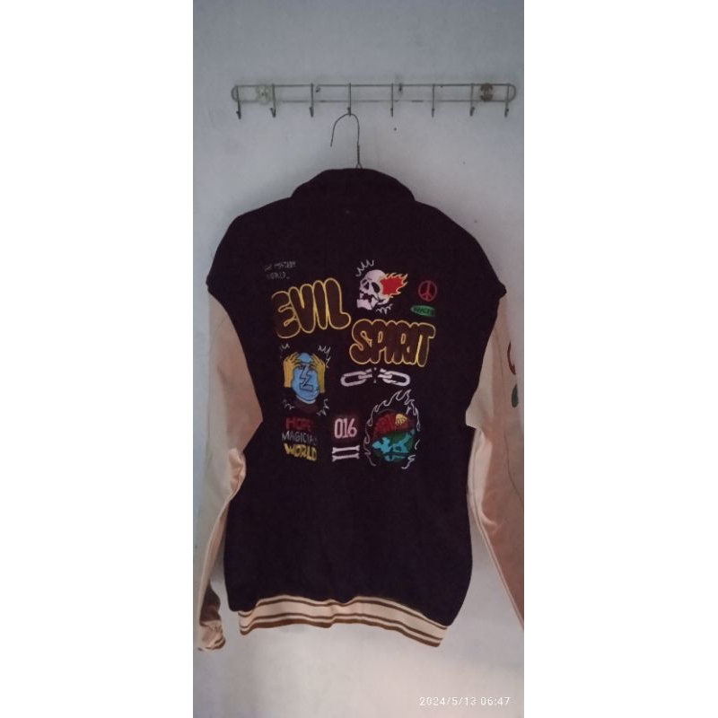 Jual Varsity evilsprite edisi salah ukuran | Shopee Indonesia