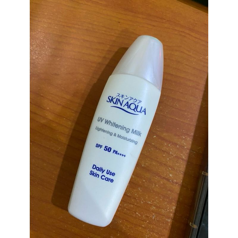 Jual WTS skin aqua sunscreen whitening tutup putih preloved | Shopee ...