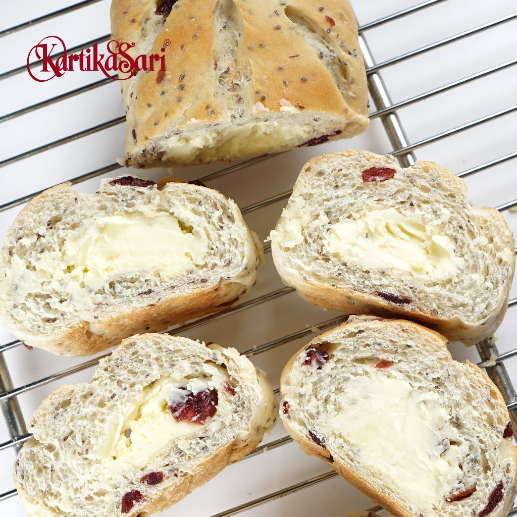 Jual Kartika Sari Roti Cranberry Cream Cheese Sourdough Bread, 145 Gram ...