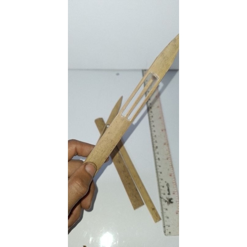 Jual coban, alat rajut jaring termurah terbuat dari bambu ada 2 ukuran ...