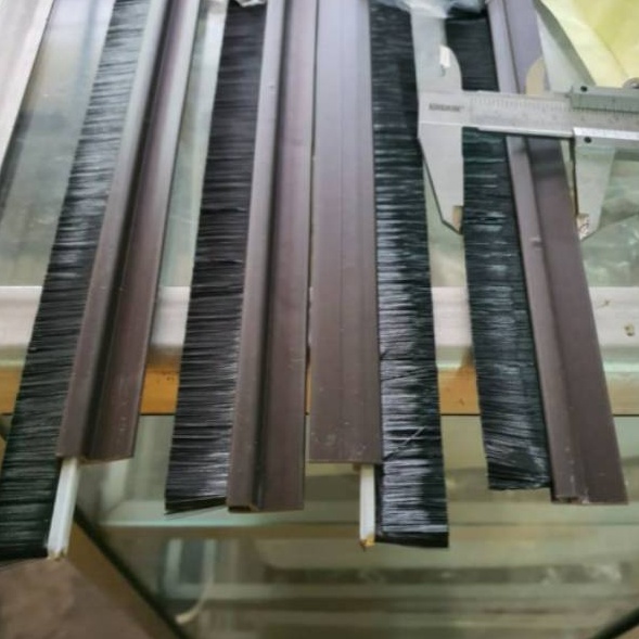 Jual Eec Door Seal Penutup Bawah Pintu Door seal strip 1cm Ready ...