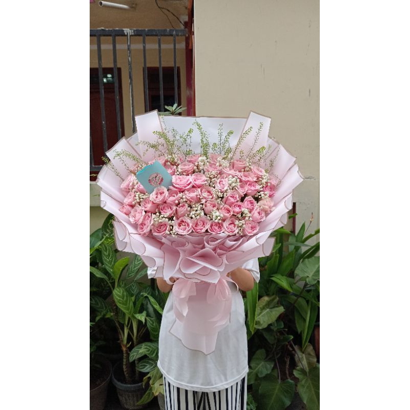 Jual BEINS - BUCKET BUNGA MAWAR PINK CANDY + BABYBREATH + DAUN 60 ...