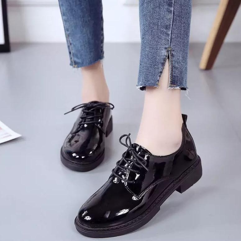 Jual Sepatu Docmart Wanita Big Size 36-45 low boot black glossy ...