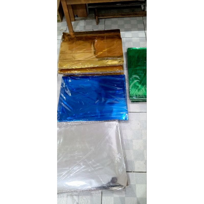 Jual kertas emas /kertas kilap/kertas pembungkus hadiah @100lembar ...