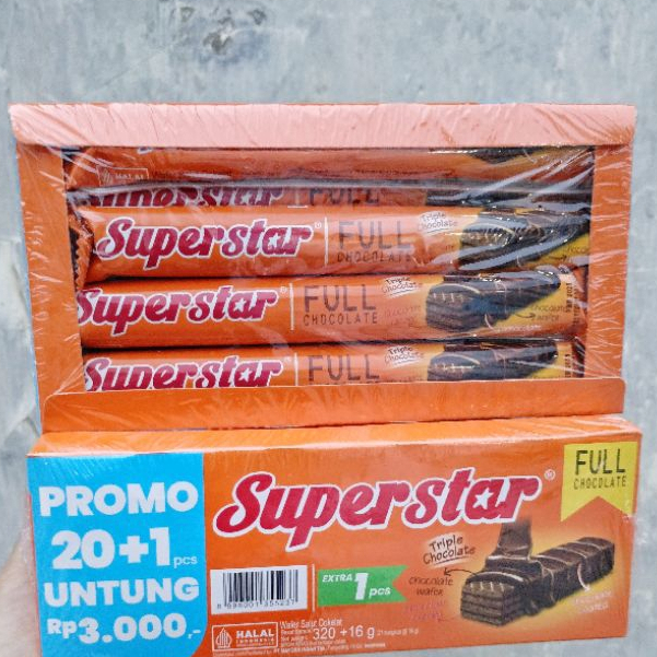 Jual WAFER COKLAT SUPERSTAR TRIPLE CHOCOLATE MAKANAN RINGAN SNACK ...
