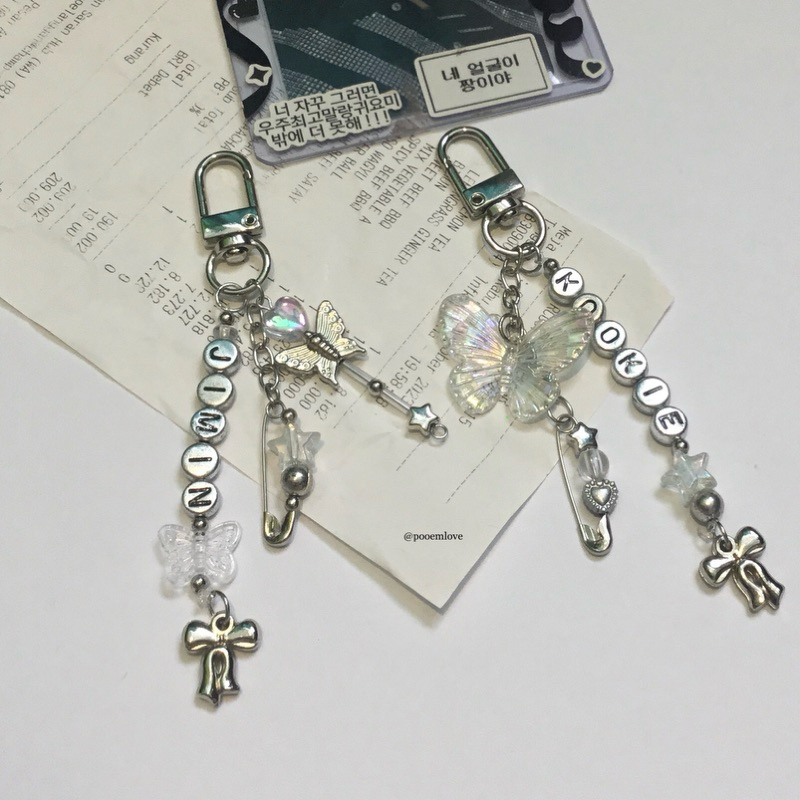Jual CUSTOM nama keychain gantungan kunci gantungan hp kpop free stiker ...