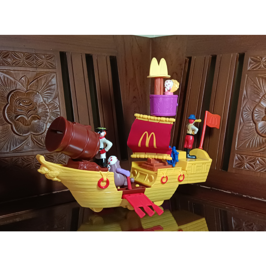 Jual Mainan Hadiah Koleksi Happy Meal McD | Kapal Bajak Laut Pirates ...