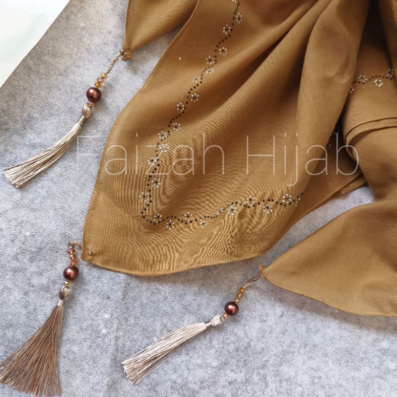Jual Hijab Segiempat Paris Premiun Manik Swarovski Tassel Mewah ...