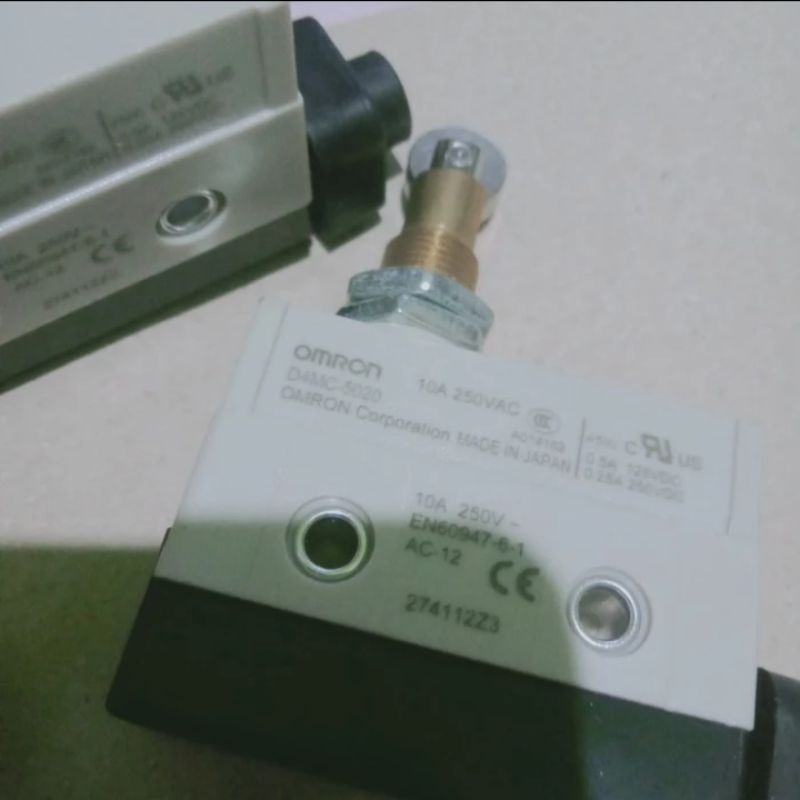 Jual LIMIT SWITCH OMRON D4MC-5020 ORIGINAL ASLI | Shopee Indonesia