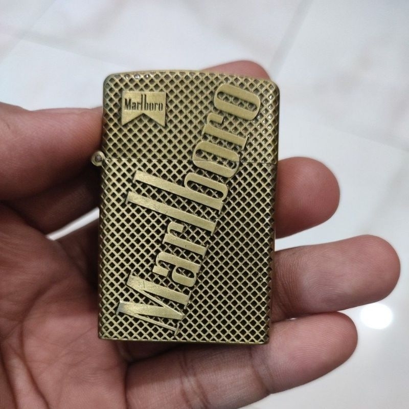 Jual SECOND!!! KOREK MARLBORO TULISAN TIMBUL GOLD KONDISI MULUS 98% ...